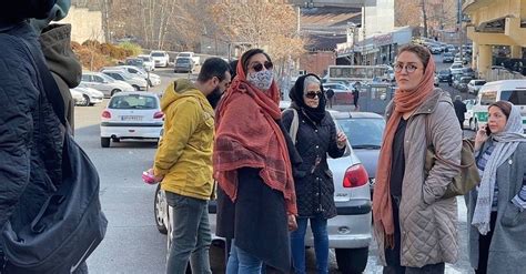 سومین روز تجمع سینماگران مقابل زندان اوین برای آزادی ترانه علیدوستی