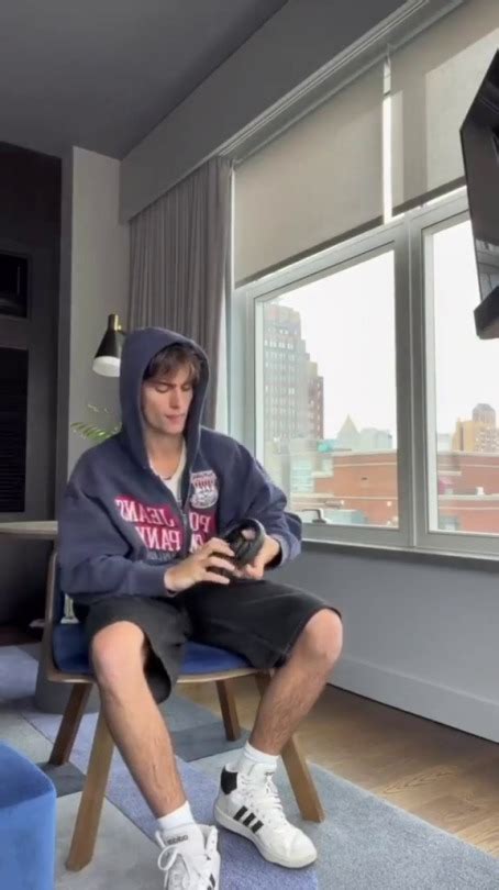 Post Guys Moments Tumblr Com Tumbex