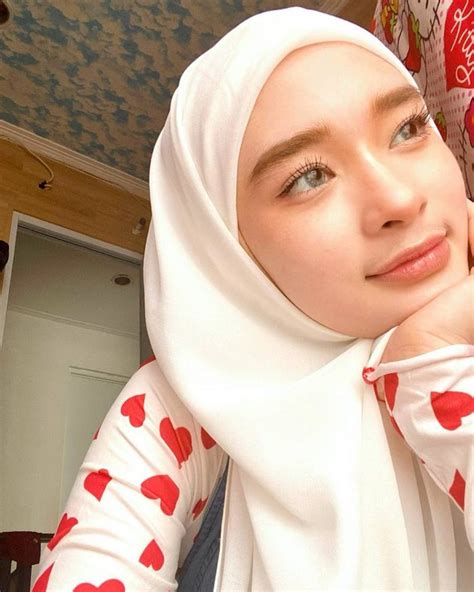 Deretan Selfie Cantik Inara Rusli Setelah Lepas Cadar Jadi Model Brand