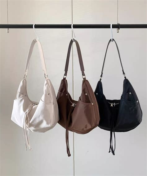 얼모스트블라썸 포코노 나일론 라이더 지퍼 호보백 숄더백 가벼운 가방 블랙 브라운 아이보리