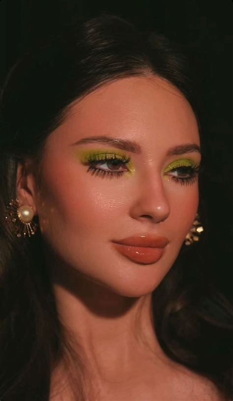 Pin By Zex On Makeup And Skin Care And Healthy Life Holiday Eye Makeup