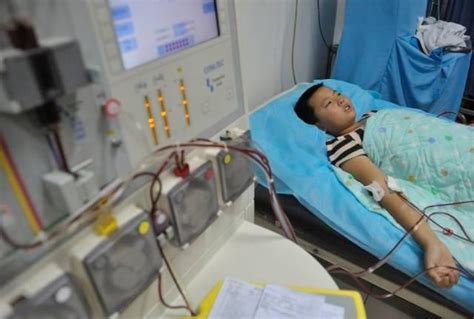 爸爸扛馒头狂奔只为割肝救女 济南修脚师捐3000元 国际在线