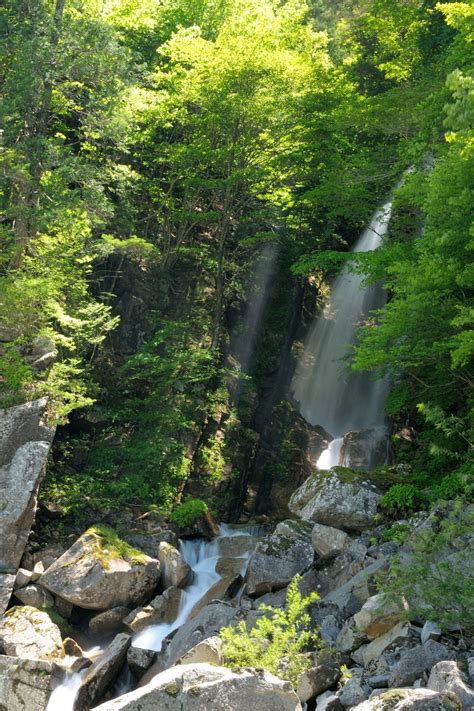 長野県木曽の滝 がんでんの館
