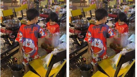 Bawa Kantong Kresek Kakak Beradik Minta Sisa Makanan Tamu Pemilik Restoran Ngelus Dada