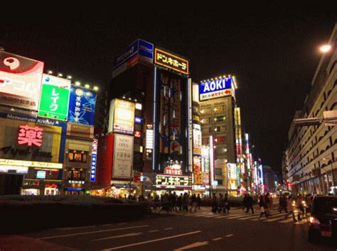 池袋駅東口の「夜」の写真