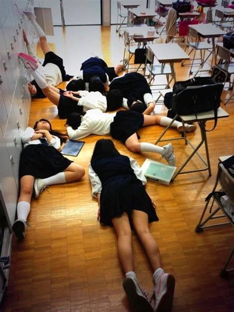 一组下课后的日本女学生纪实照，她们玩法很多 搜狐大视野 搜狐新闻