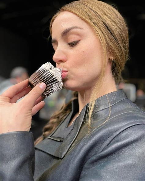 Ana De Armas Scrolller
