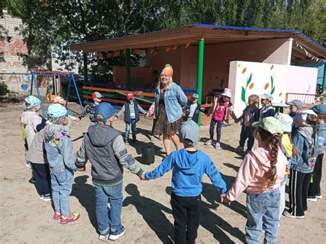 Развлечение «Улыбнёмся друг другу «… От улыбки станет мир светлей Именно с этой песни 12 08