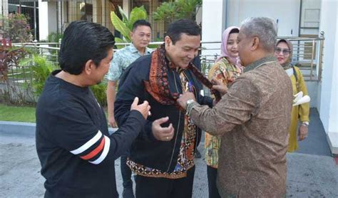 Pj Bupati Sarolangun Pengganti Henrizal Disambut Sekda Dan Pejabat Pemkab Sarolangun Berita