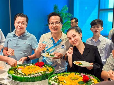 Buffet Pizza And Khmer Dessert With Our Pathmazing Inc Team Before Year End 💕 Lina Kaing