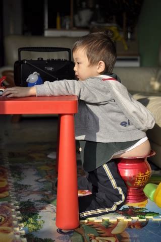 小男孩在外面拉屎 小孩JJ 正常 伤感说说吧
