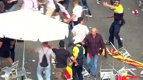 Batalla Campal En Barcelona En Pleno Festejo Por El Día De La