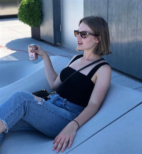 10 Hot Sexy Jo Ellen Pellman Bikini Pics