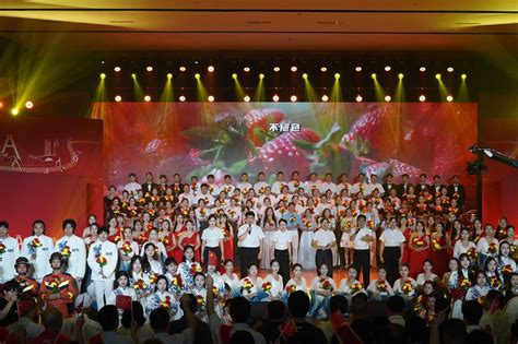唱响新时代礼赞新中国 庆祝新中国成立75周年成都职工歌咏比赛展演璀璨绽放 四川在线