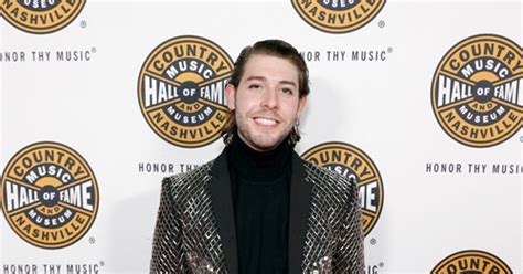 “난 동성애자 무섭지만 기분은 좋다” 25살 유명가수 커밍아웃[해외이슈]