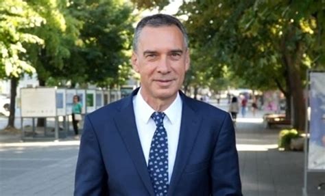 Ученици от Бургас в стихове молят кмета Димитър Николов за грипна ваканция