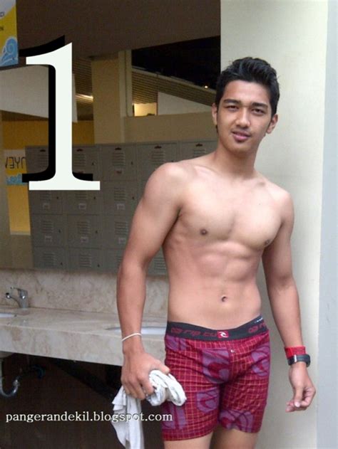 10 Cowok Keren Yang Fotonya Paling Banyak Dibajak Menyerap