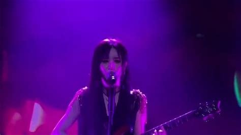 وقتی ایدل زن کیپاپ آهنگ جونگکوک رو کاور می‌کنه تو کنسرتش نماشا