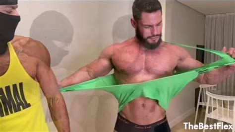 Size Difference Sexy Strong Bodybuilder Lift