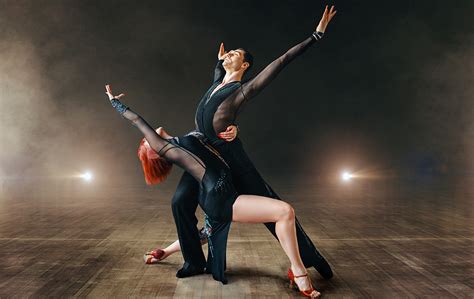 爱莱儿拉丁旗下品牌阿夭文艺