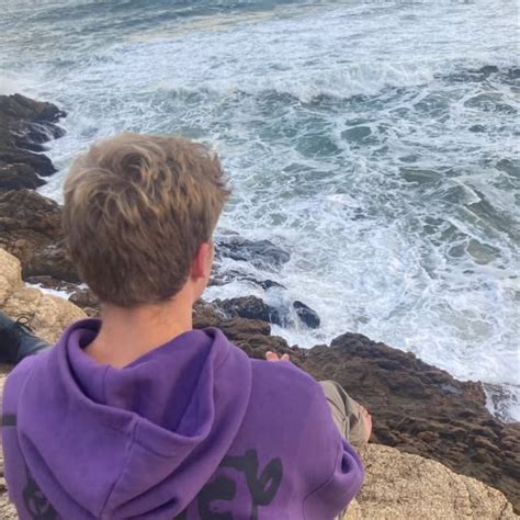 Daniel Krugerdanz • Threads Say More