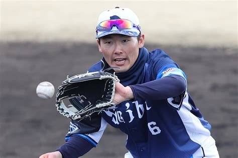 【写真】《不倫騒動の西武・源田壮亮》「奥さんは大丈夫だったのか？」「雲隠れしとったのか？」西口監督から“事情聴取”の現場｜newsポストセブン