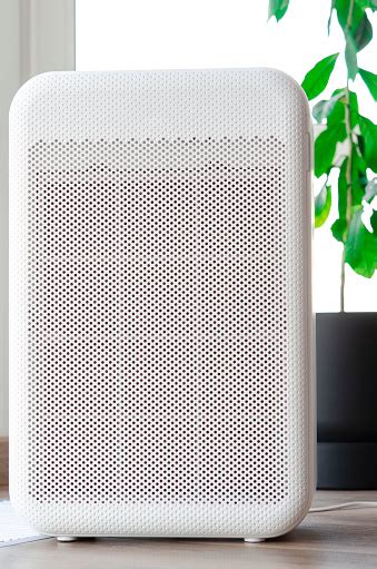 필터 및 청소 공기와 건강한 웰빙 생활 공기 오염 개념을위한 아늑한 가정에서 공기 청정기 가습기에 대한 스톡 사진 및 기타 이미지 가습기 가정 생활 가정의 방