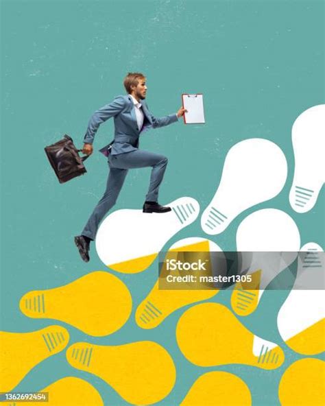 아이디어 사다리 목표까지 성공 젊은 남자 사업가 금융 분석가 또는 전구에 올라가는 비즈니스 의류에 서기 25 29세에 대한 스톡 사진 및 기타 이미지 Istock