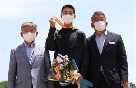 대한육상연맹 높이뛰기 우상혁에 순금메달 시상 무예신문 대한민국 대표 무예체육뉴스