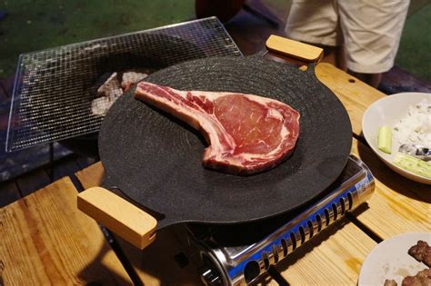 캠핑 고기 토마호크 스테이크 굽기 타지 않게 숯불로 굽는 법 네이버 블로그