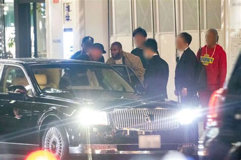 来日中の「メイウェザー」40人を引き連れて高級焼肉店へ 路上で大はしゃぎの「銀座の夜」（写真7） デイリー新潮
