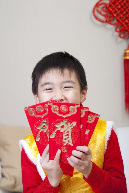 春节给压岁钱，红包多少钱合适？