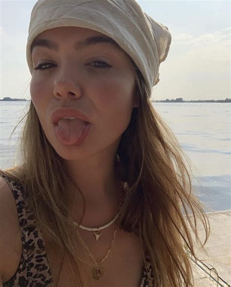 Abbey Hoes R Nlcelebs