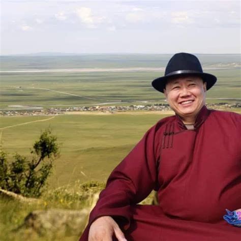 Матадын нутагт Хилийн тухай Ургамлын тухай болон бусад хууль зөрчсөн генералыг хүмүүс магтаж