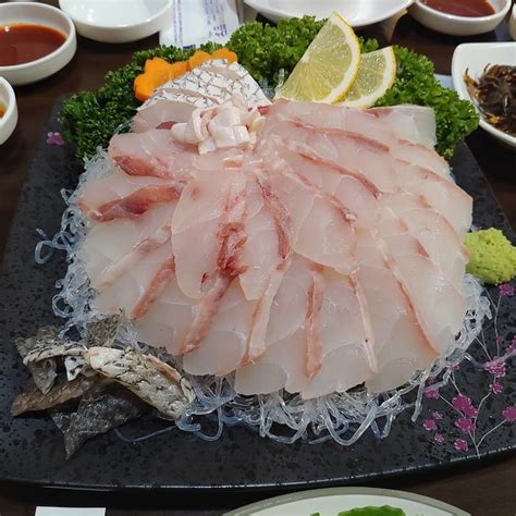 황금보다 귀한 여름철 보양식 민어 맛집 ZUM 허브