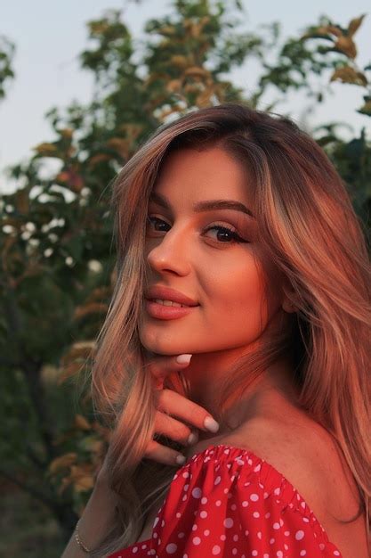 Premium Photo Beautiful Sexy Attractive Girl Enlightened By Sunset
