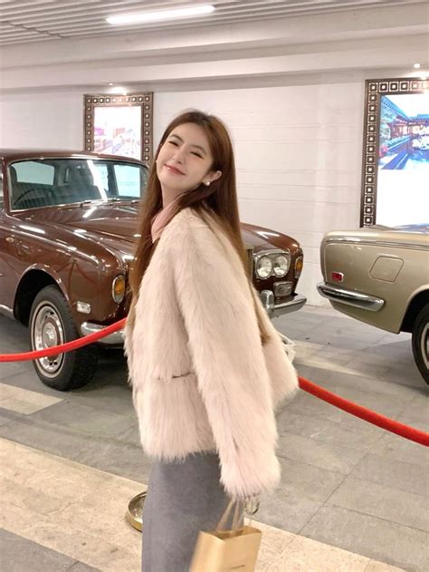 Ghim C A Juby Lin Tr N Beautiful Trong