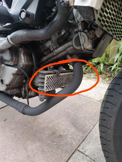 Does anyone know what this part is called? : r/sv650