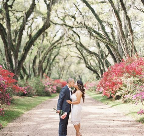 25 Captivating Spring Engagement Photo Ideas Everybody Will Love