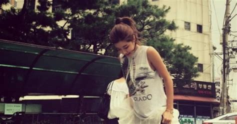 박한별 늘씬한 몸매 뽐내며 새 신을 신고 뛰어보자 팔짝