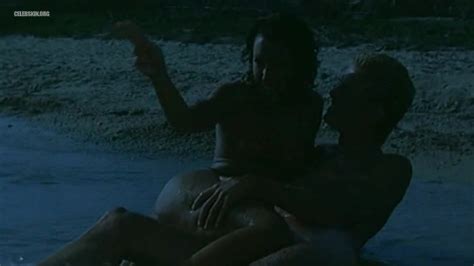 Naked Nathalie Sintes in Les Branchés à Saint Tropez