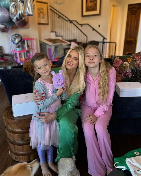 Jessica Simpson Has Fans Seeing Triple Over Glowing Selfie With Blonde Look Alike Daughters