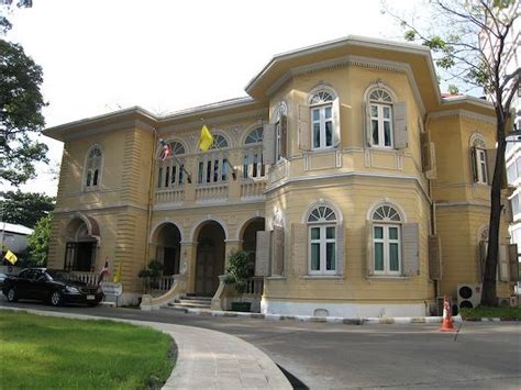บ้านพิบูลธรรม House Styles Architecture Classic Colonial House