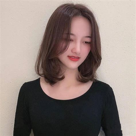 “内扣锁骨烫”巨火 女生发型 条码图