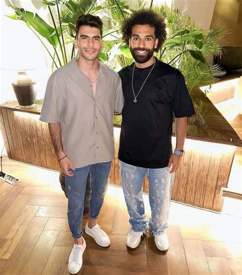 محمد صلاح يجمع شمل نجوم الكرة المصرية للاحتفال بعيد ميلاده صور