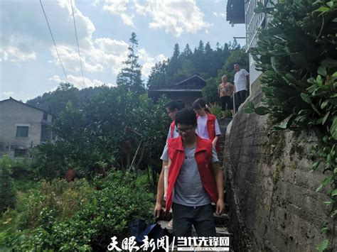 剑河县敏洞乡西部志愿者开展“八·一”慰问志愿服务活动全宏钦