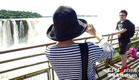 子承母业说段子 宋丹丹不敌儿子巴图组图 国际在线