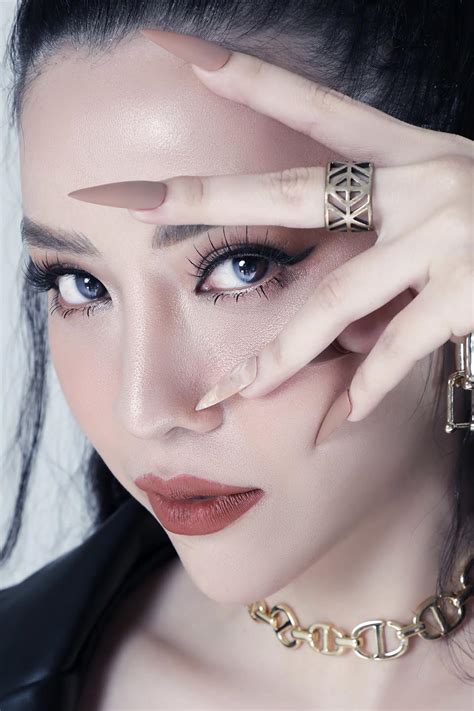 Ác Nữ Màn ảnh” Ngô Phương Anh Hết Ngoan Hiền Bất Ngờ Khoe Dáng Bốc Lửa