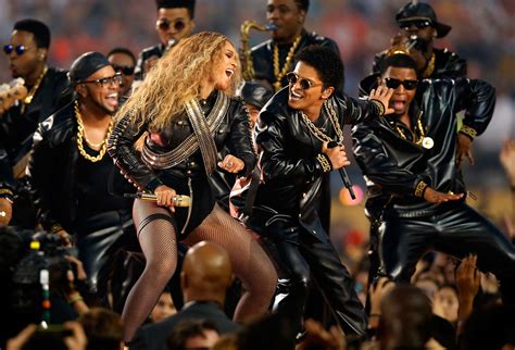 The Most Memorable Super Bowl Halftime Performances Of All Time Photos