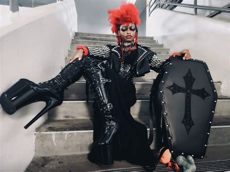 Hot Goth On Tumblr